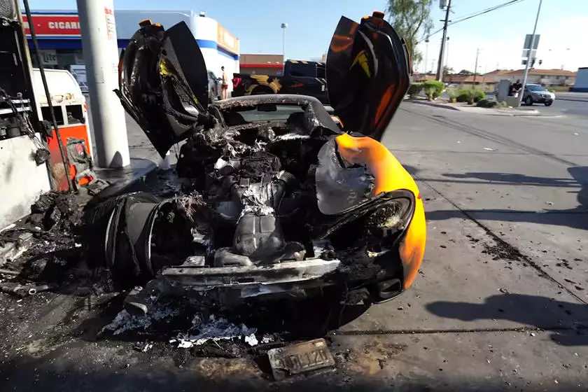 McLaren 570S brûlée après avoir explosé dans une station-service 42779_2