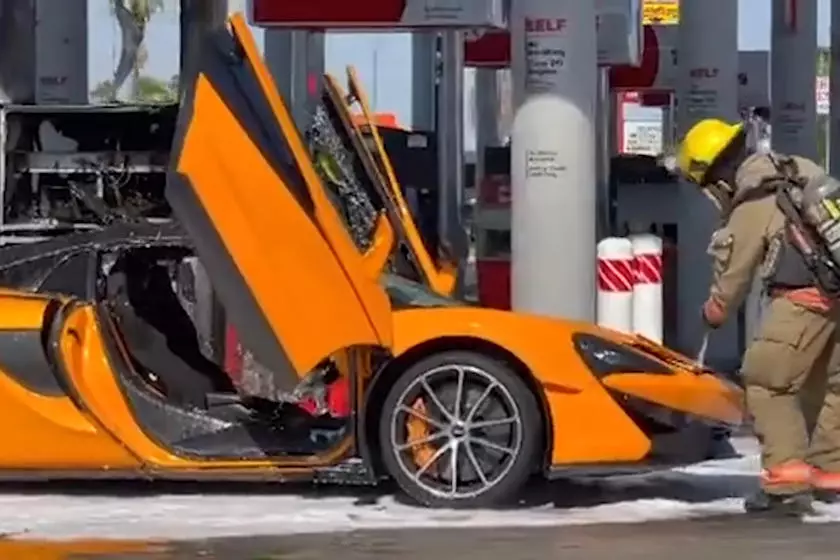 McLaren 570S brûlée après avoir explosé dans une station-service 42779_9