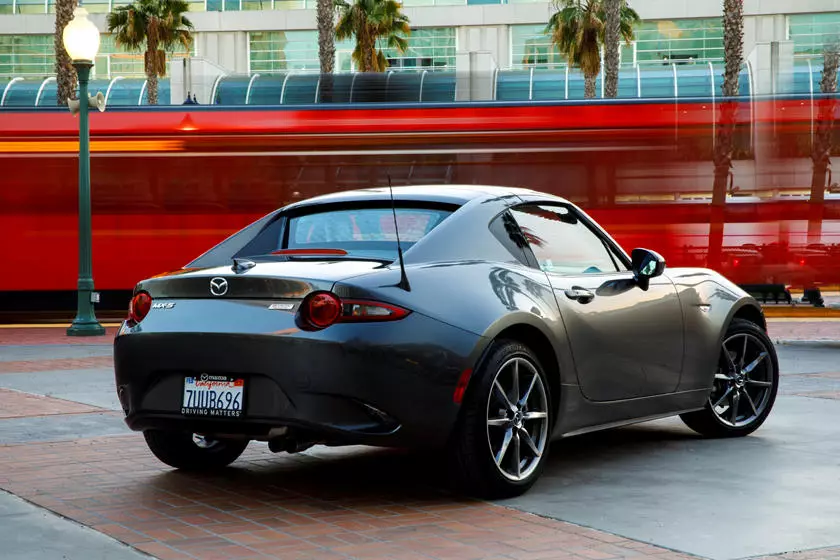 2017-2021 Mazda MX-5 Miata RF ಹಿಂದಿನ ಕೋನ ವೀಕ್ಷಣೆ