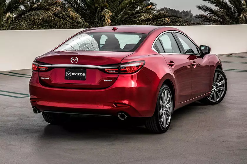 2018-2021 Mazda 6 Sedan Pandangan Sudut Belakang