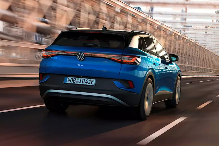 2021-2022 Volkswagen ID.4 پیچھے کا نظارہ ڈرائیونگ