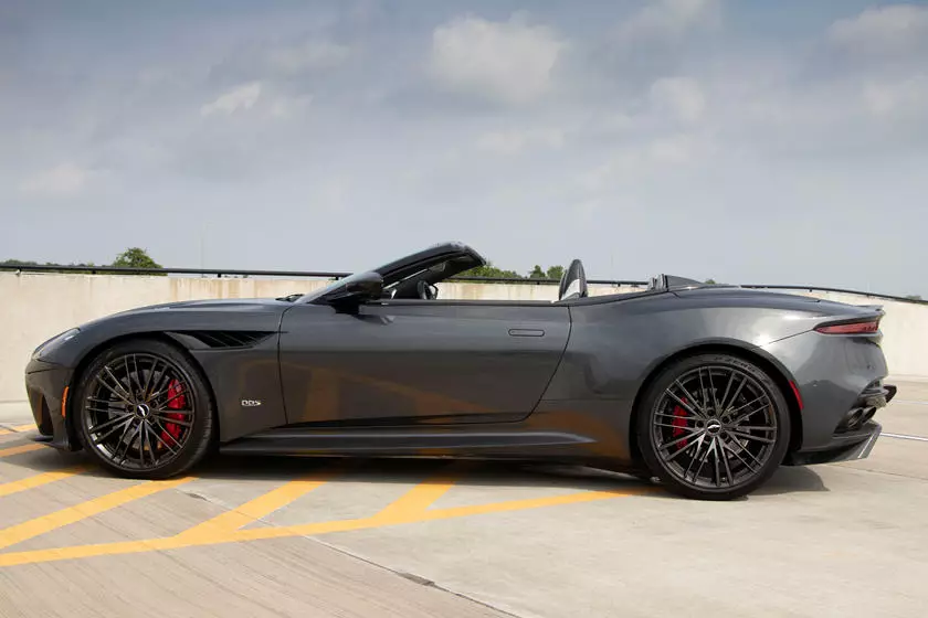 10 caractéristiques incontournables de l'Aston Martin DBS Superleggera Volante 4307_2