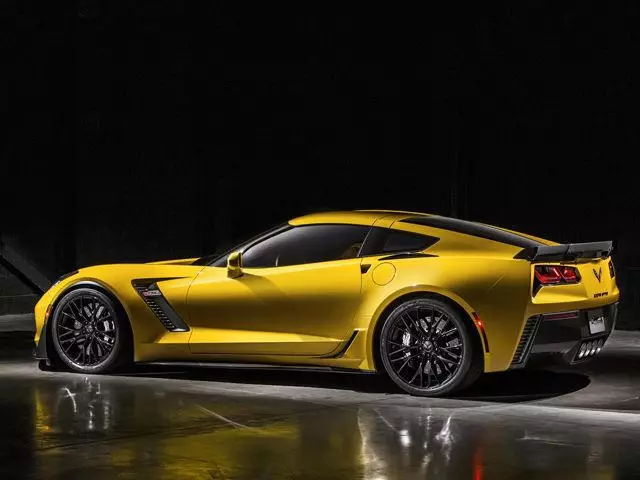 İlk 2015 Corvette Z06 hərraca çıxarıldı 43082_1