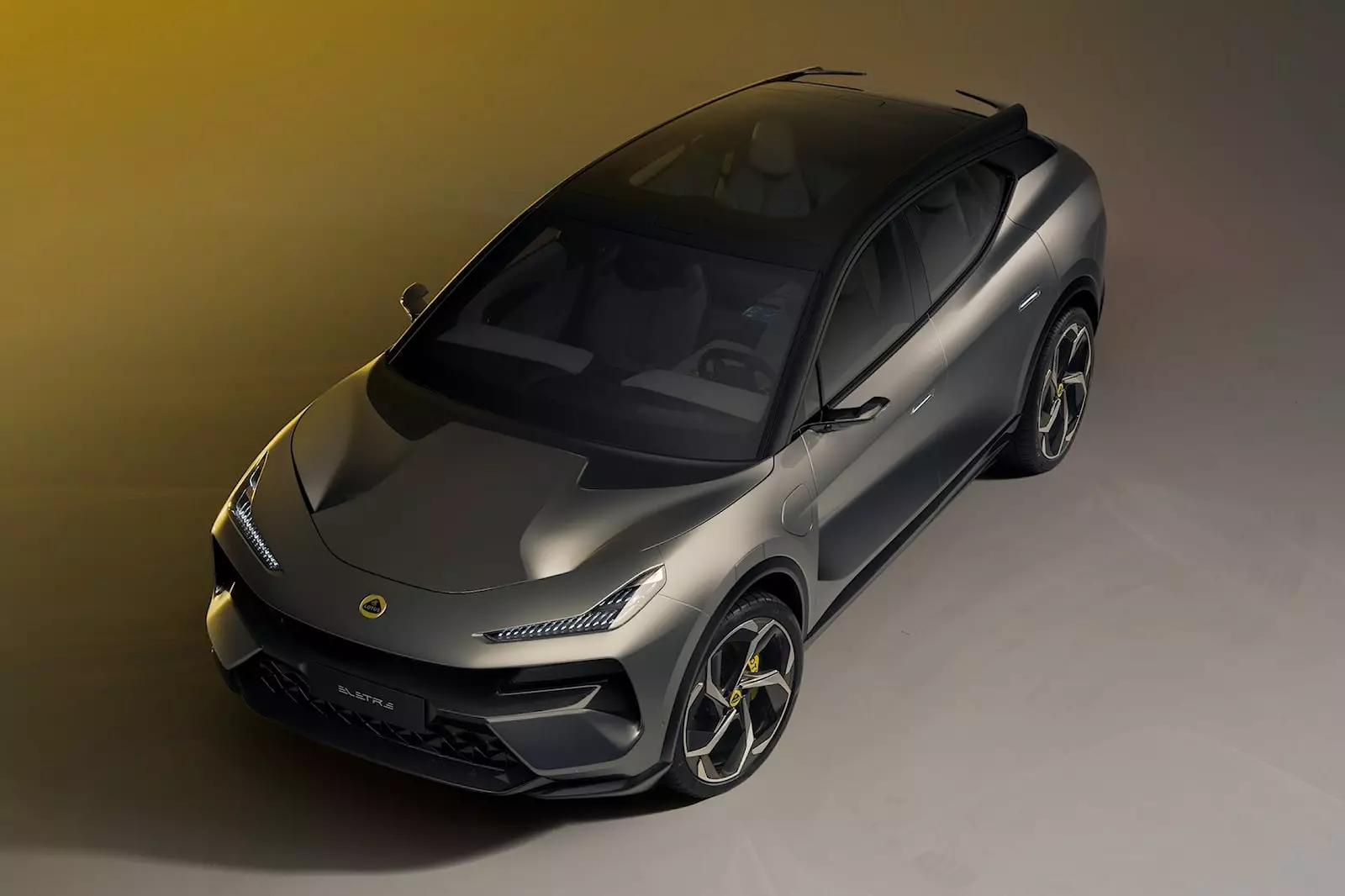 900-HK Lotus Eletre kommer for å ødelegge Model X Plaid