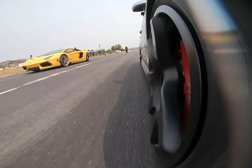 Ugqatso lotsalo: 565-HP Audi RS3 Vs. Lamborghini Aventador 43228_5