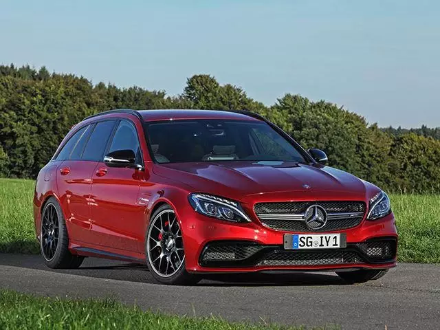 Шумо то чӣ андоза зуд SUV-и худро барои ин вагони танзимшудаи Mercedes-AMG C63S мефурӯшед? 43243_1