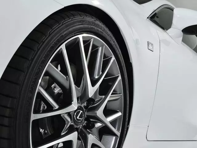 Lexus predstavlja RC 350 F Sport prije predstavljanja u Ženevi 43295_4