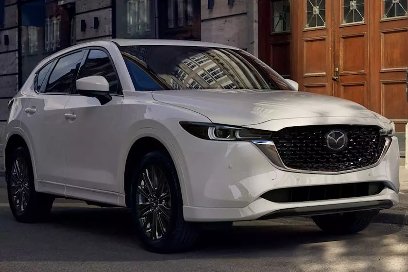 2022 मज़्दा CX-5 फ्रंट एंगल व्यू