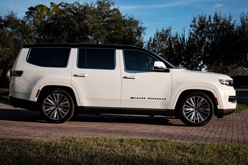 2022 Jeep Grand Wagoneer Pamje anësore