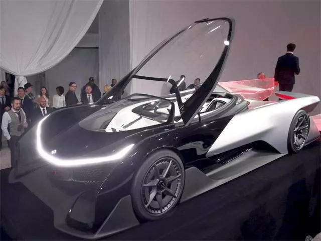 Otomobîla konsepta elektrîkî ya 1000-HP ya Faraday Future ji lîstikek vîdyoyê rasterast e 43395_1