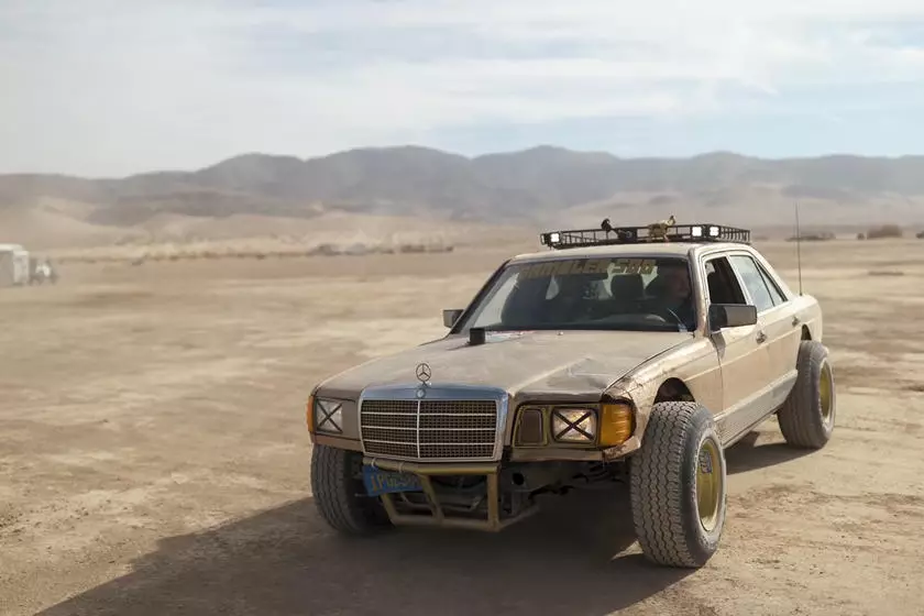 El Mercedes S-Class destrossat es va transformar en Rally Warrior 43403_2