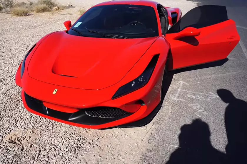 Tributo krejt e re e Ferrari F8 arriti gjatë marrjes me qira të parë 43580_3