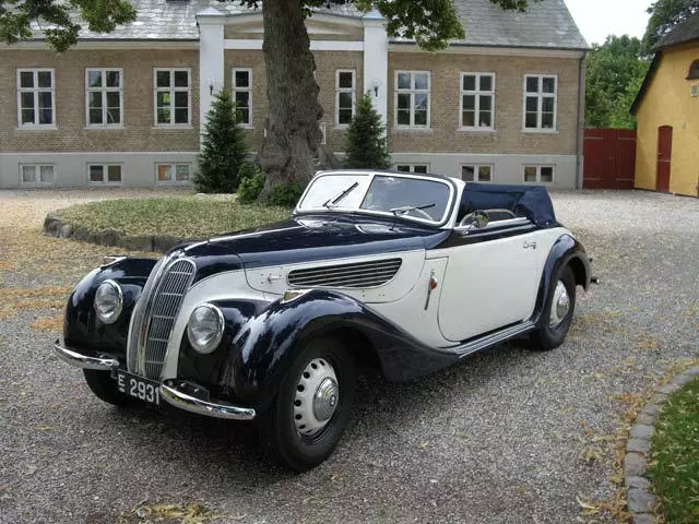 በጨረታ የተሸጠ: 1939 BMW 327 Cabriolet 43650_1