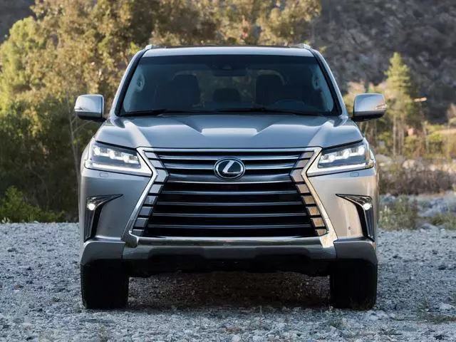 Turizera rwose ko Umuntu adakoresha $ 350,000 kuri Converible Lexus LX 570 43662_3