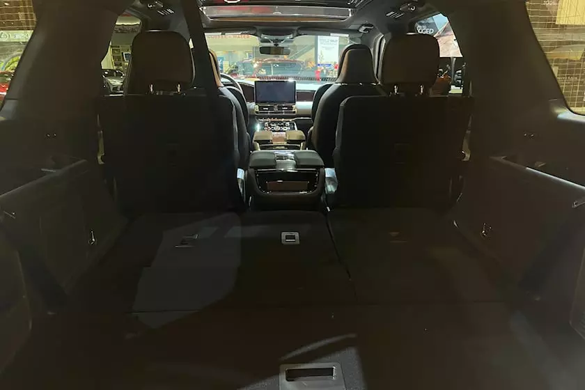 Osvježeni Lincoln Navigator pokazuje novo lice u Chicagu 4371_12