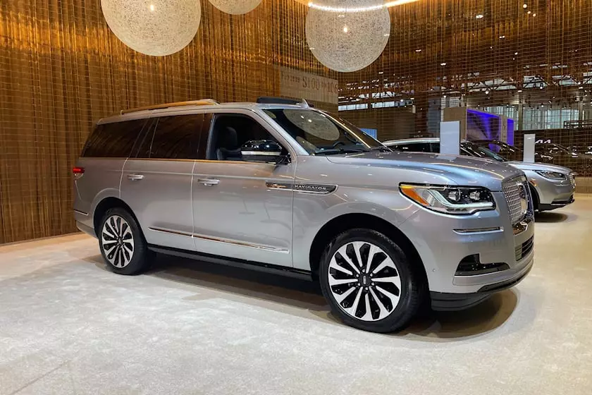 Osvježeni Lincoln Navigator pokazuje novo lice u Chicagu 4371_6