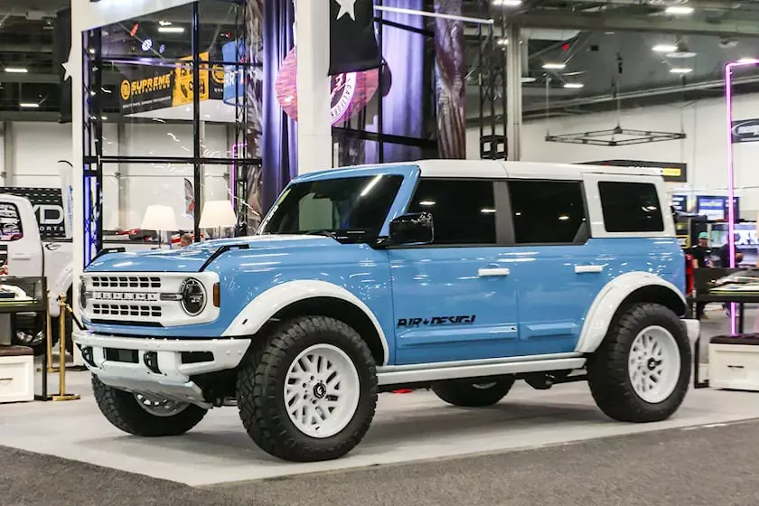 Questo Baby Blue Bronco di SEMA in vendita a sei cifre 4372_1