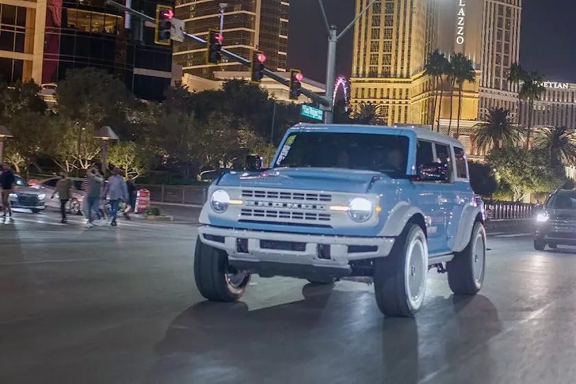 Questo Baby Blue Bronco di SEMA in vendita a sei cifre 4372_11