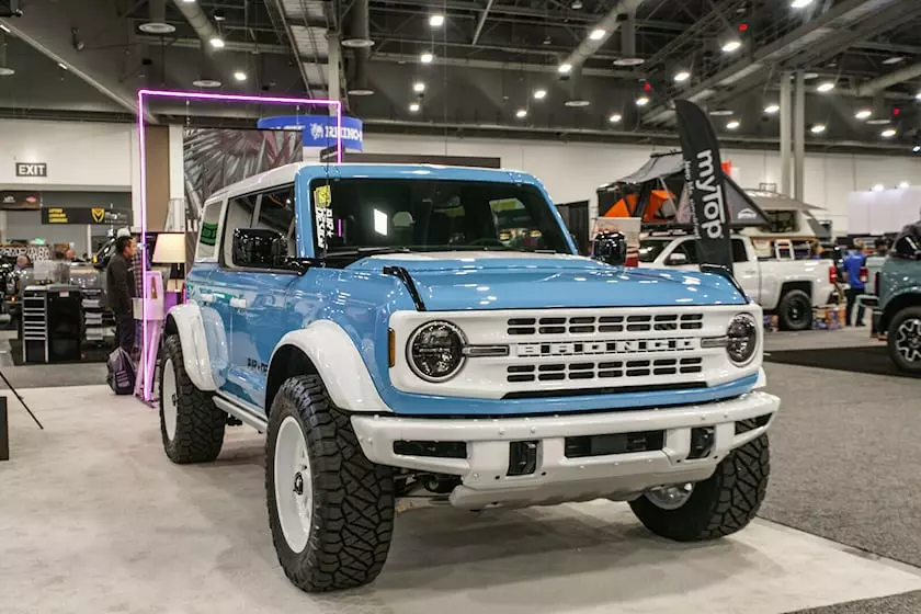 Questo Baby Blue Bronco di SEMA in vendita a sei cifre 4372_3