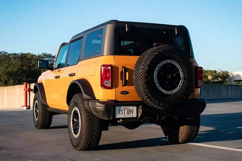 Vue d'angle arrière du Ford Bronco 2021-2022