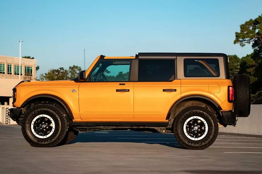 Vue latérale du Ford Bronco 2021-2022