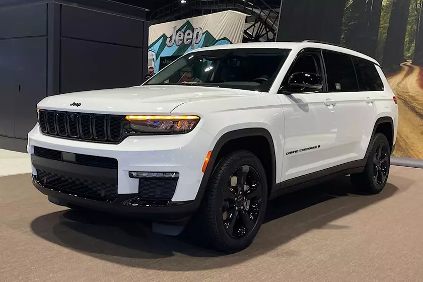 Jeep Grand Cherokee L ziet er gelikt uit met nieuw gelimiteerd zwart pakket 4376_1