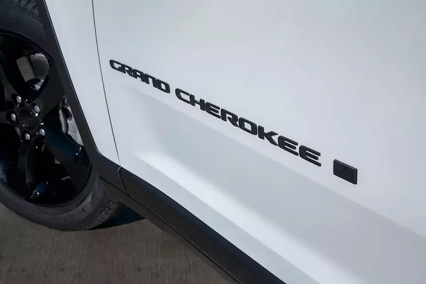 Jeep Grand Cherokee L ziet er gelikt uit met nieuw gelimiteerd zwart pakket 4376_13