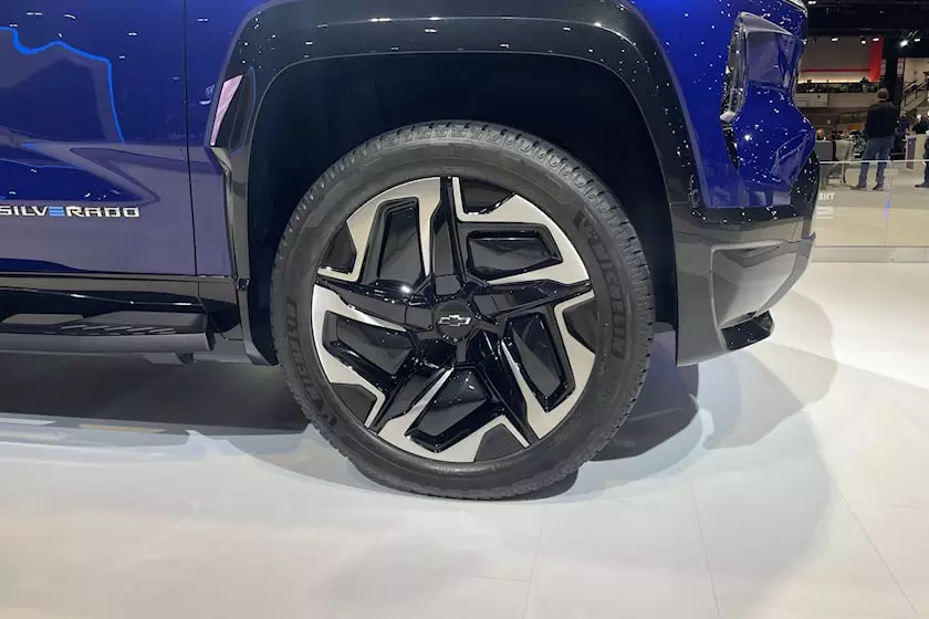 2024 Chevrolet Silverado EV Sumabog Sa Mahangin na Lungsod 4380_12