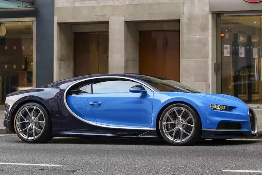 2017-2022 Bugatti Chiron Coupe Страничен поглед