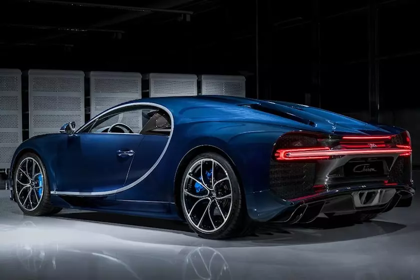 2017-2022 Bugatti Chiron Coupe Unghi de vedere spate