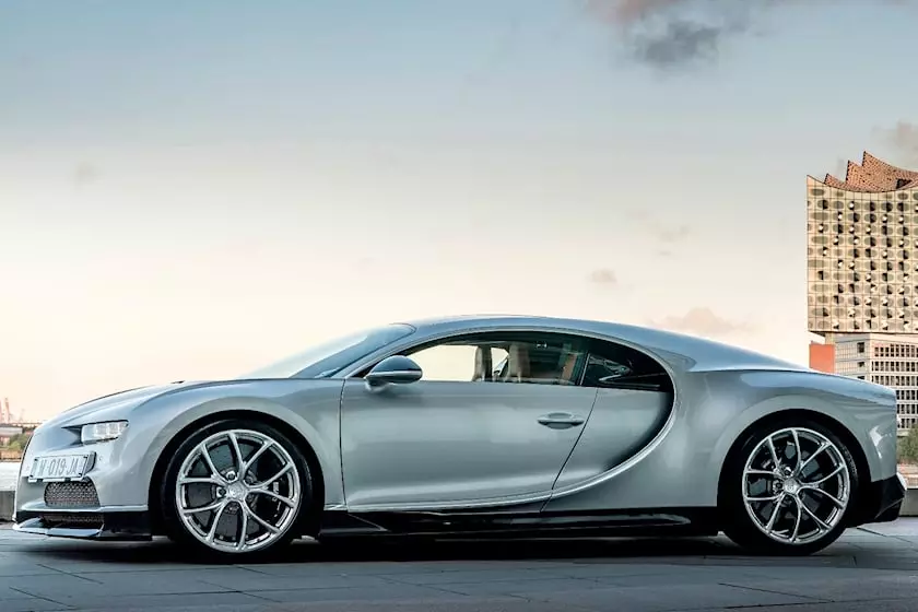 2017-2022 Bugatti Chiron Coupe Страничен поглед