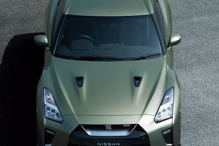 Vista frontal do Nissan GT-R T-Spec 2021