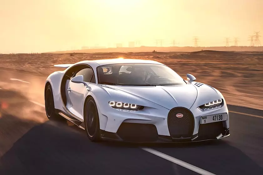 Bugatti Chiron Super Sport-en bidalketak neurrira egindako eraikuntza zoroarekin hasten dira 4389_11