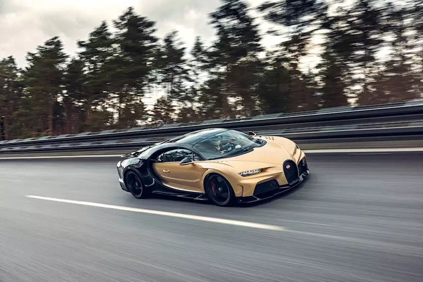 Bugatti Chiron Super Sport-en bidalketak neurrira egindako eraikuntza zoroarekin hasten dira 4389_14