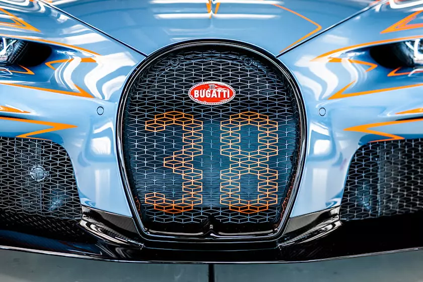 Bugatti Chiron Super Sport-en bidalketak neurrira egindako eraikuntza zoroarekin hasten dira 4389_6