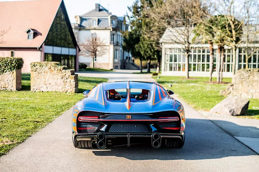 Dostawy Bugatti Chiron Super Sport rozpoczynają się od szalonej konstrukcji na zamówienie 4389_7