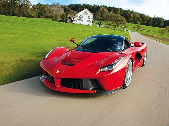 Izi Ndi Zinthu Zomwe Anthu Ambiri Sadziwa Zokhudza Ferrari LaFerrari 43966_1