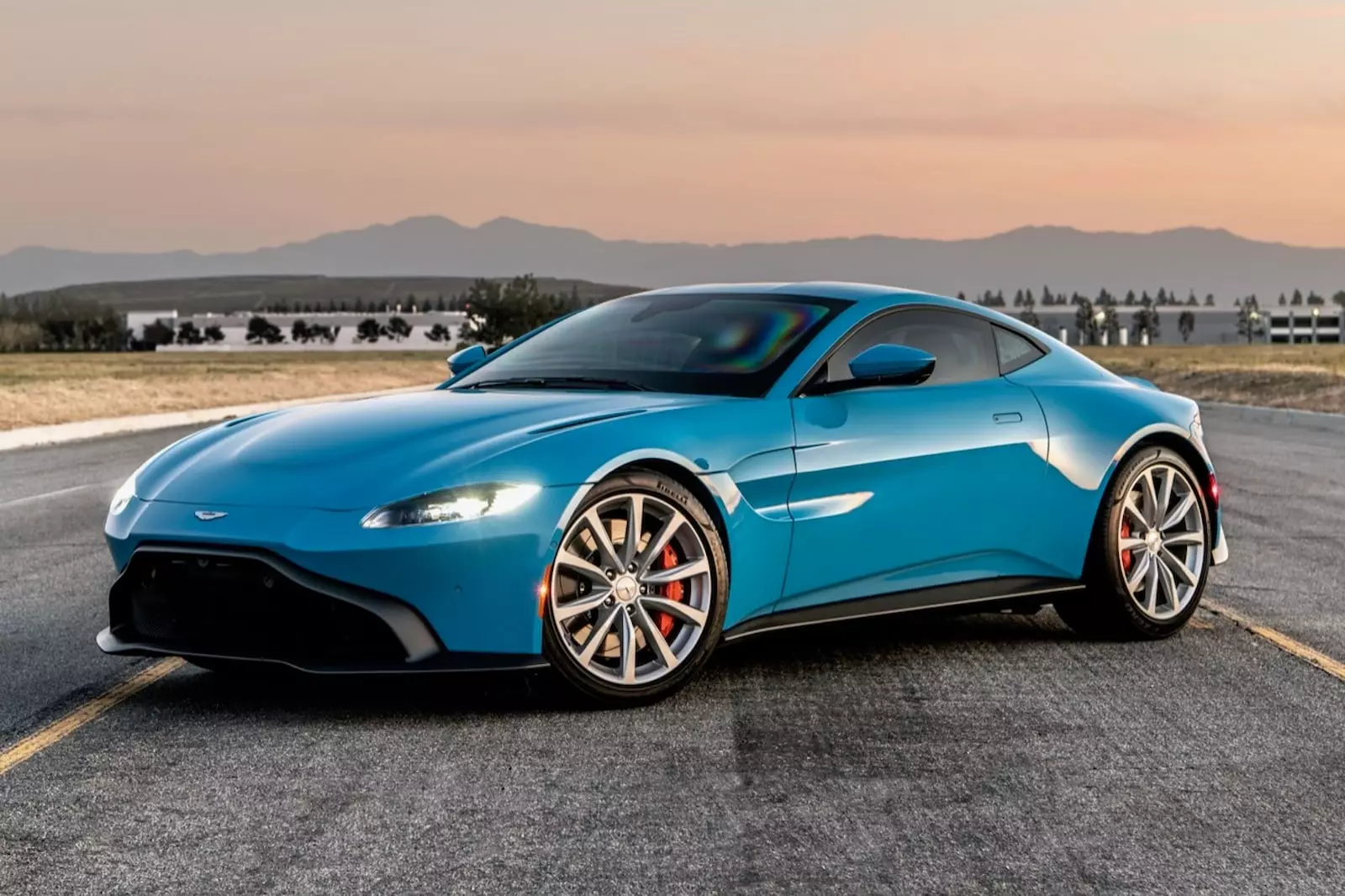 Acest Aston Martin Vantage ascunde un secret șocant