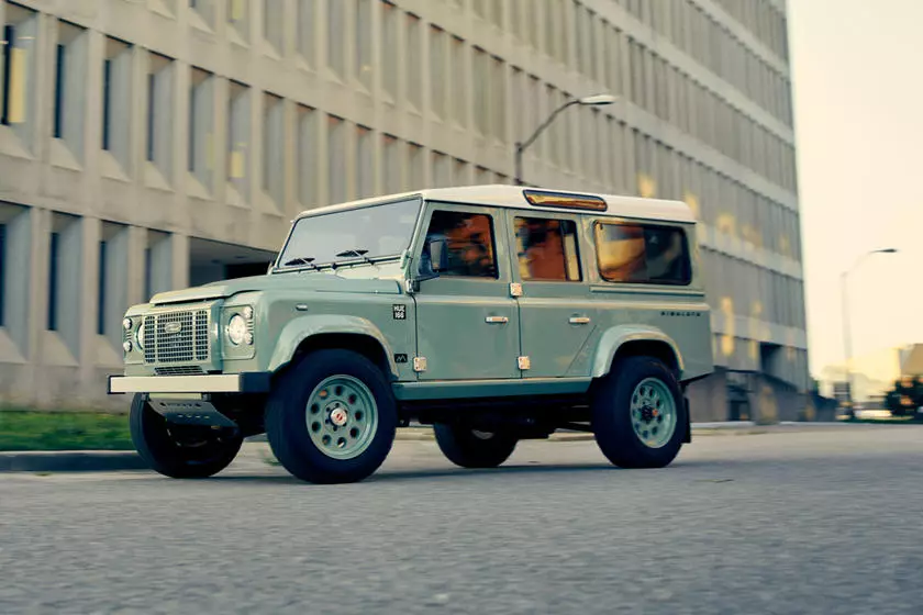 1948 թվականի Land Rover Defender-ը վերակենդանացավ Corvette շարժիչով և $300,000 գնով 44058_1