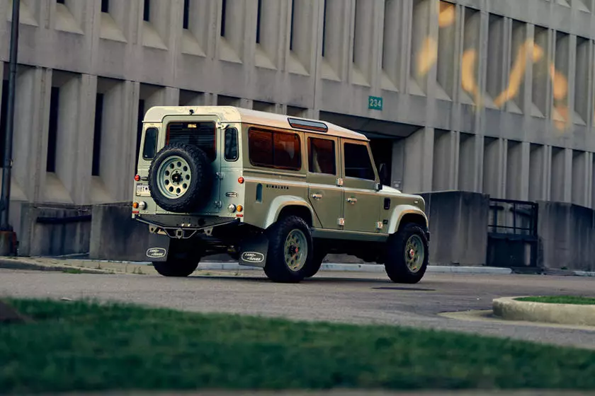 1948 Land Rover Defender werombrocht mei Corvette Engine en $ 300.000 priiskaartsje 44058_3