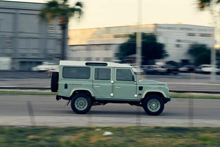 Land Rover Defender von 1948 mit Corvette-Motor und 300.000-Dollar-Preisschild wiederbelebt 44058_4