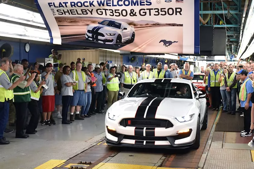 Výroba Fordu Mustang OPĚT ZASTAVUJE 440880_6