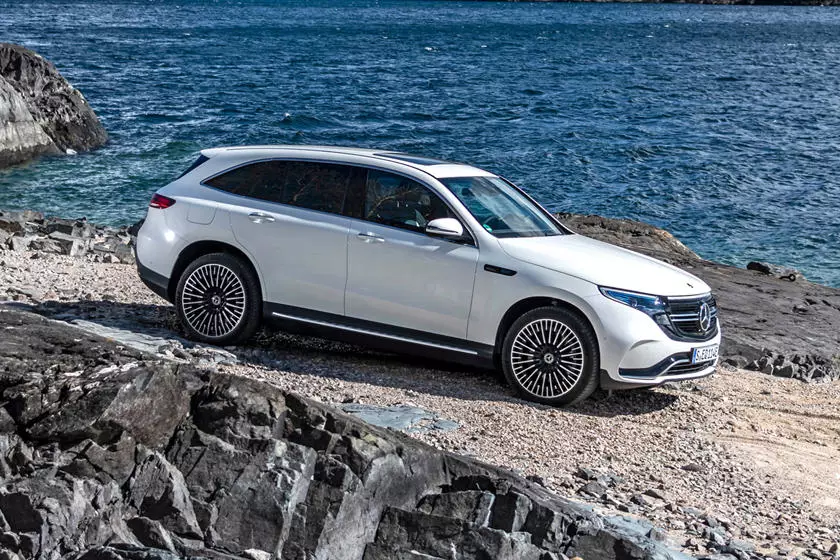 2020 Mercedes-Benz EQC Kubwereza Koyamba Kwagalimoto: Bright Spark 441170_40