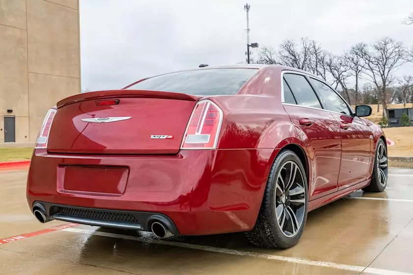 ሳምንታዊ ውድ ሀብት: 2013 Chrysler 300 SRT8 4412_3