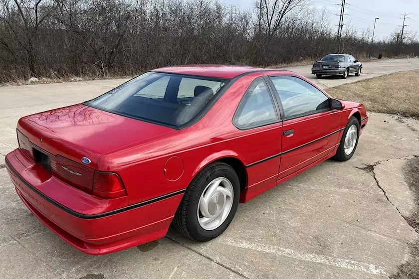 Tygodniowy skarb: Ford Thunderbird Super Coupe Jeffa Gordona z 1991 roku 4413_2