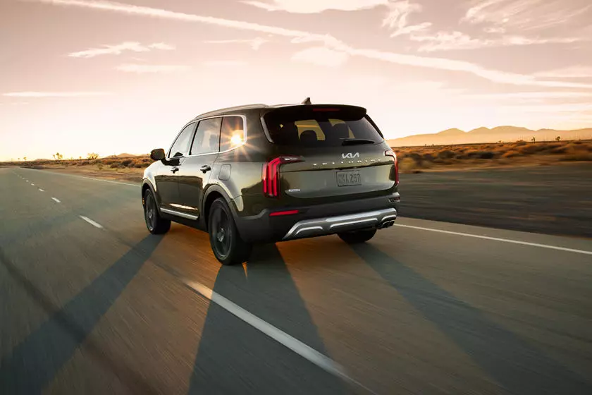 2022 Kia Telluride သည် ပုံစံအသစ်နှင့် စျေးနှုန်းအပြောင်းအလဲများဖြင့် ရောက်ရှိလာပြီဖြစ်သည်။ 44154_10