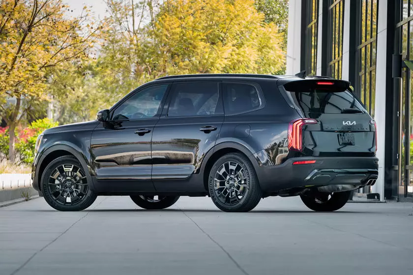 2022 Kia Telluride သည် ပုံစံအသစ်နှင့် စျေးနှုန်းအပြောင်းအလဲများဖြင့် ရောက်ရှိလာပြီဖြစ်သည်။ 44154_2