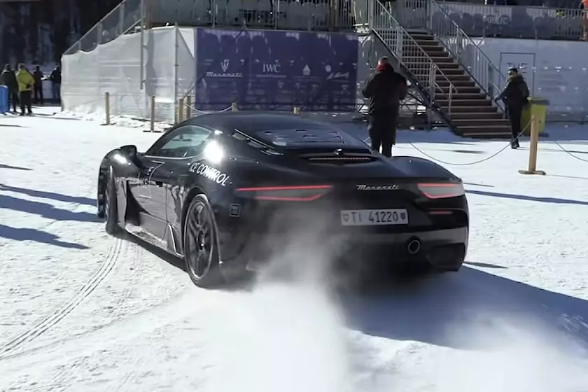 Féach ar Million Dollar Classics Go Drifting On Ice 4415_2