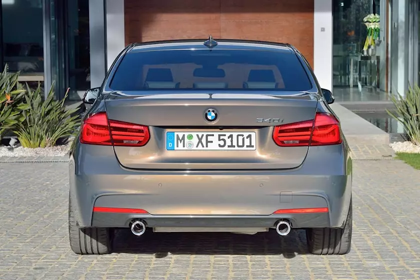 2016-2018 BMW 3 സീരീസ് സെഡാൻ റിയർ വ്യൂ