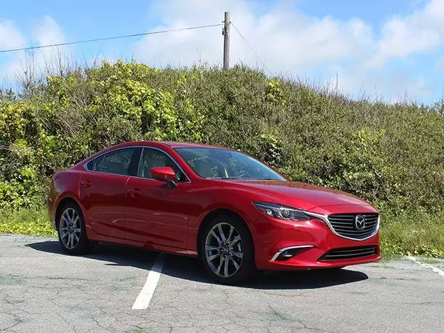 Recensione Mazda6 2016: come una berlina di medie dimensioni può prevenire una crisi di mezza età 44227_16